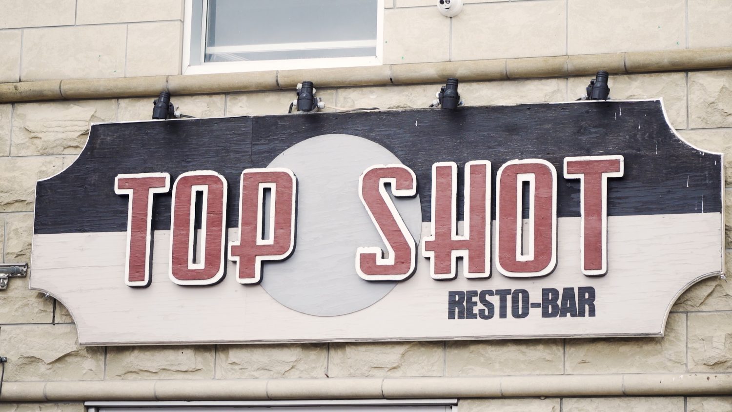 Reportage : COVID-19 : Le Resto Bar Top Shot fermé temporairement par ...