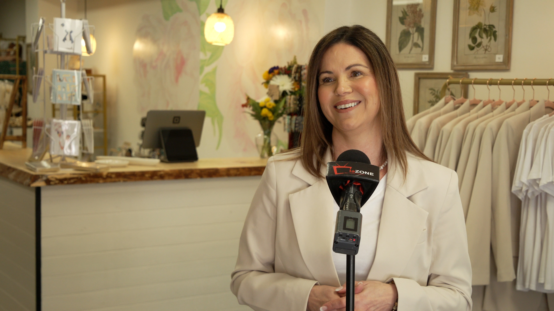 Reportage : Caroline Barnes ouvre une boutique à son image - TVC d ...